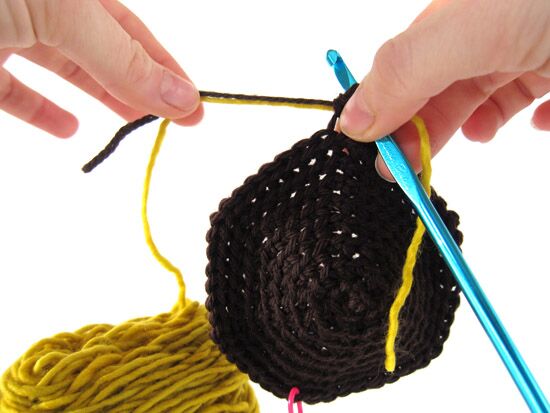 How to join yarns while crocheting with no knot Shiny Happy World