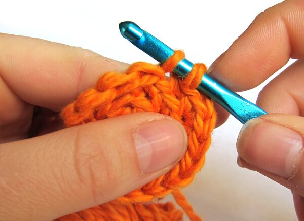 How to single crochet 2 together (sc2tog)…neatly! - Shiny Happy World