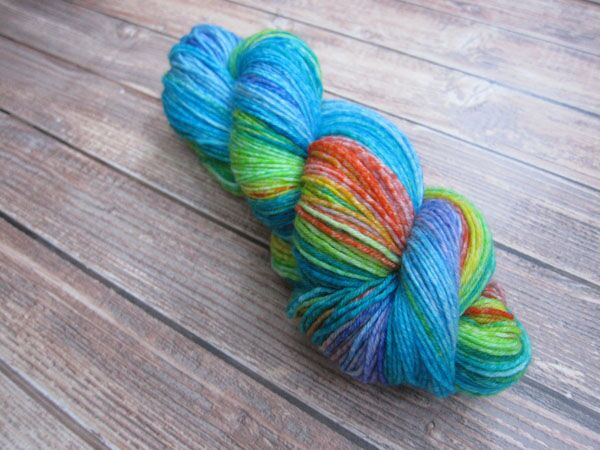 How to Dye a Rainbow Gradient Yarn (using a sock blank!) - Shiny Happy ...