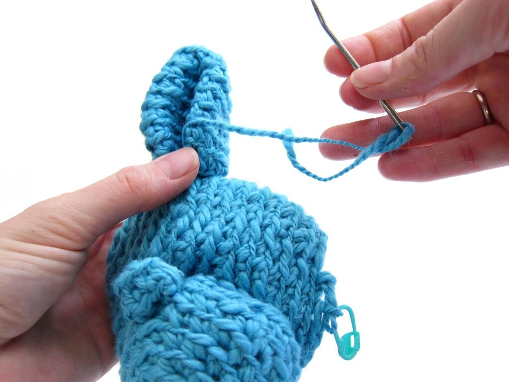 How to attach a folded ear to amigurumi - Shiny Happy World