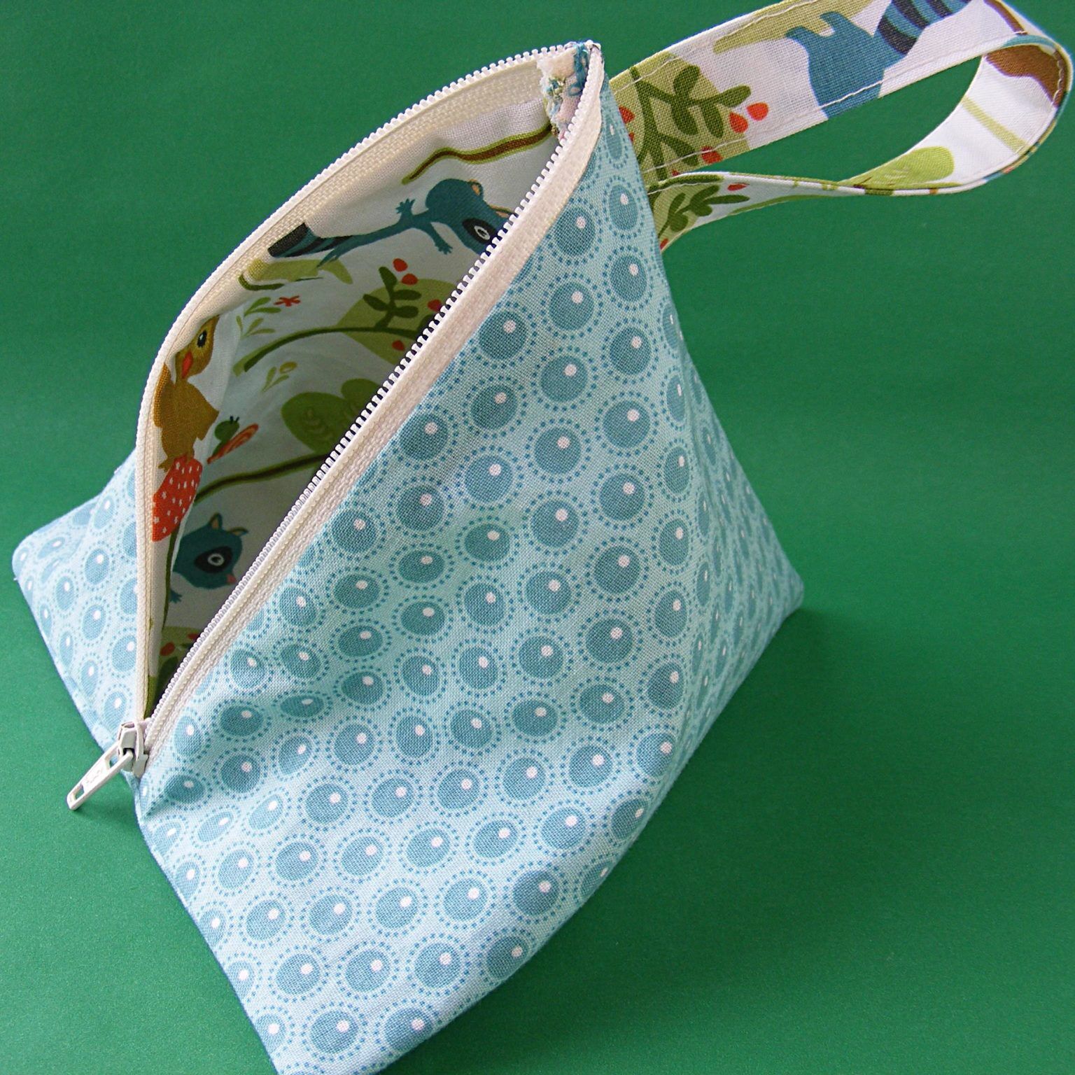 Triangle Tote Bags – a free pattern - Shiny Happy World